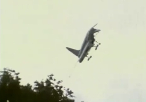 Des extraits de films montrent la prestation de chasseur du Concorde et le passage majestueux ...